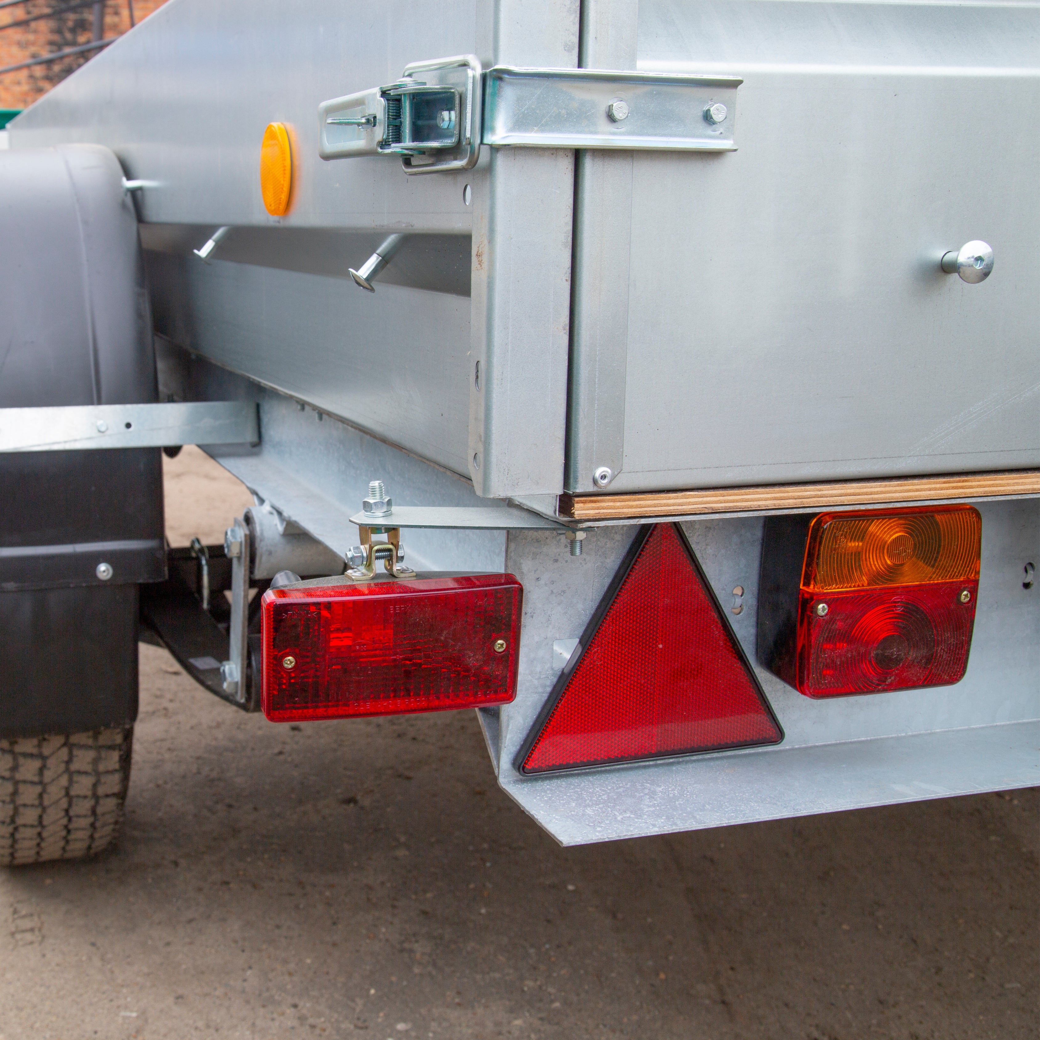 Climate-Controlled Cargo: Tips for Enclosed Trailer Transport – Tie 4 Safe